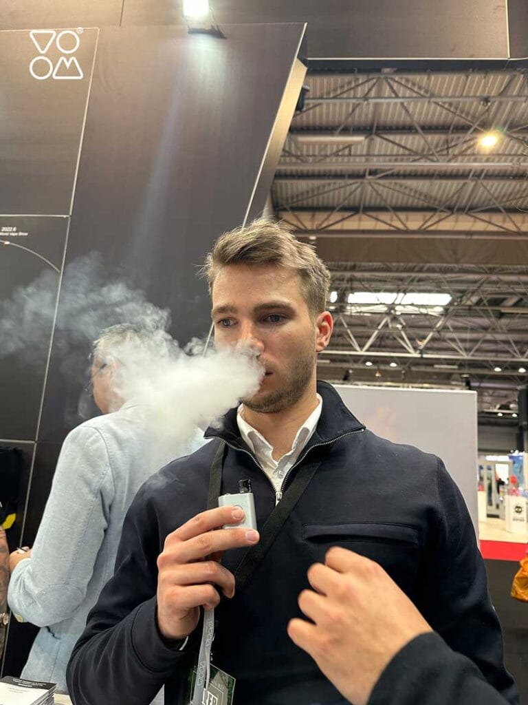 Navigating Vaping Etiquette: A Guide for Considerate Vapers — VOOM